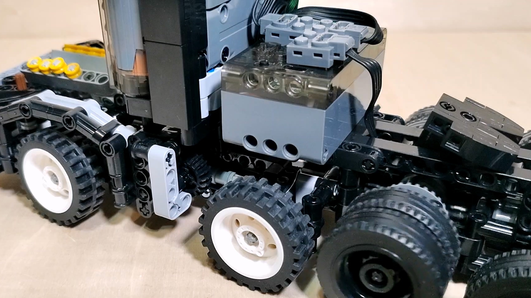 LEGO MOC Scania Truck RC mod by duhao1984 | Rebrickable - Build with LEGO